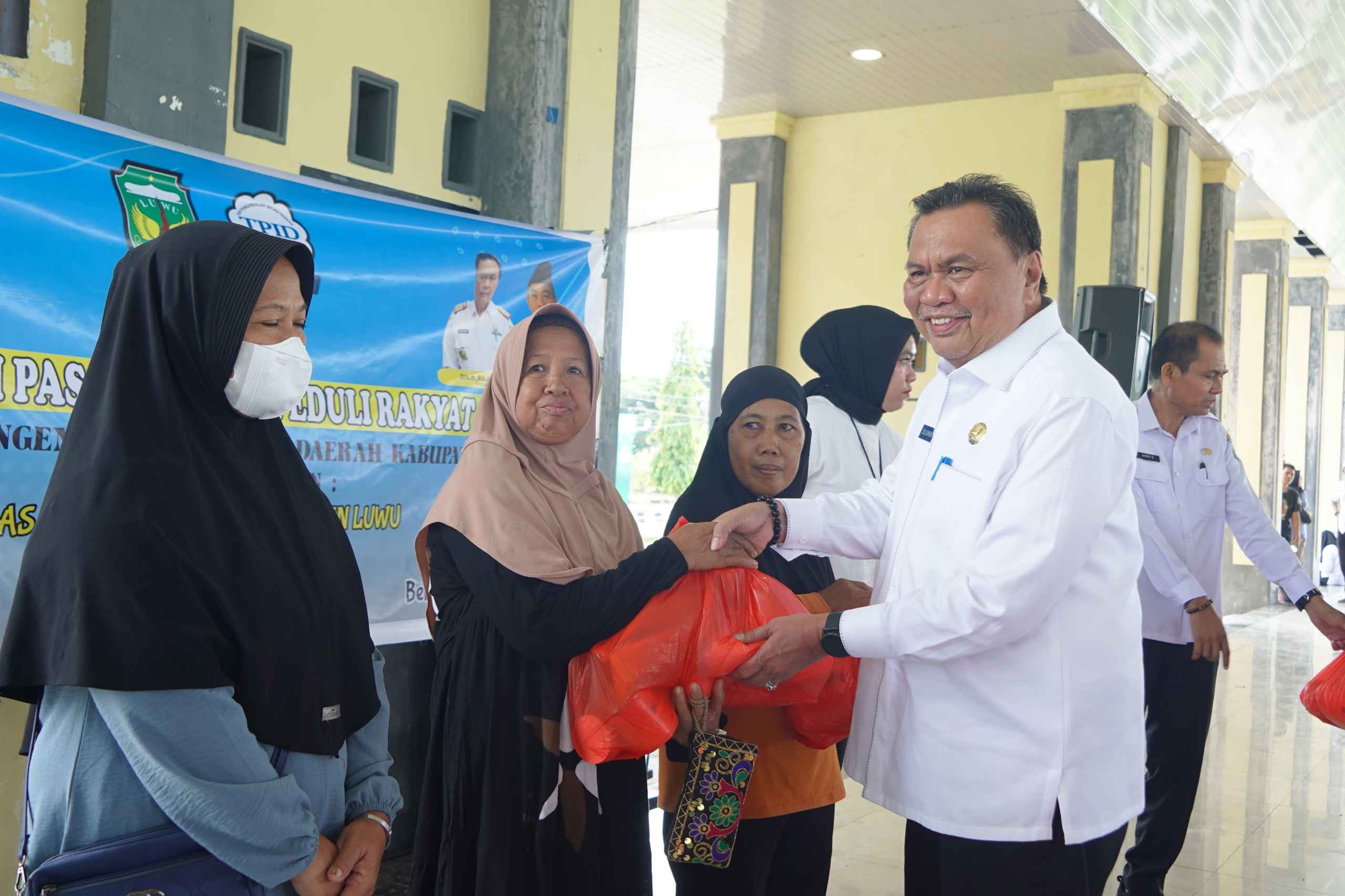 Jaga Stabilitas Harga Bahan Pokok, Pemkab Luwu Gelar Operasi Pasar ...