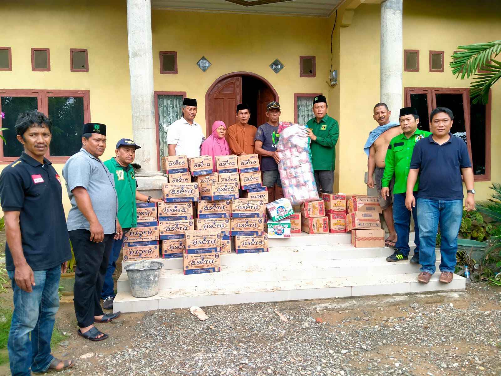 PPP Luwu Salurkan Bantuan Sembako untuk Korban Bencana Banjir Bandang - Ideatimes